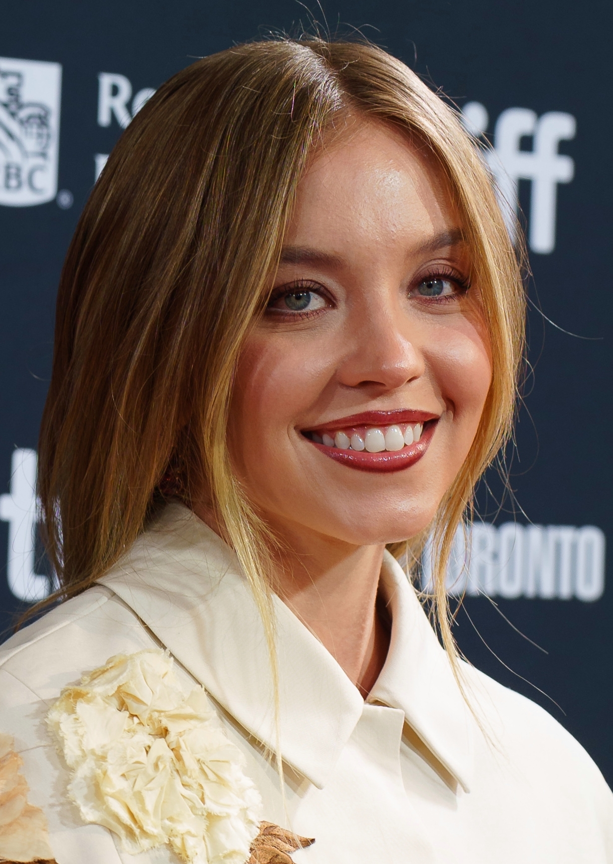 Sydney Sweeney: Doble ESTÁNDAR que enfrentan las MUJERES